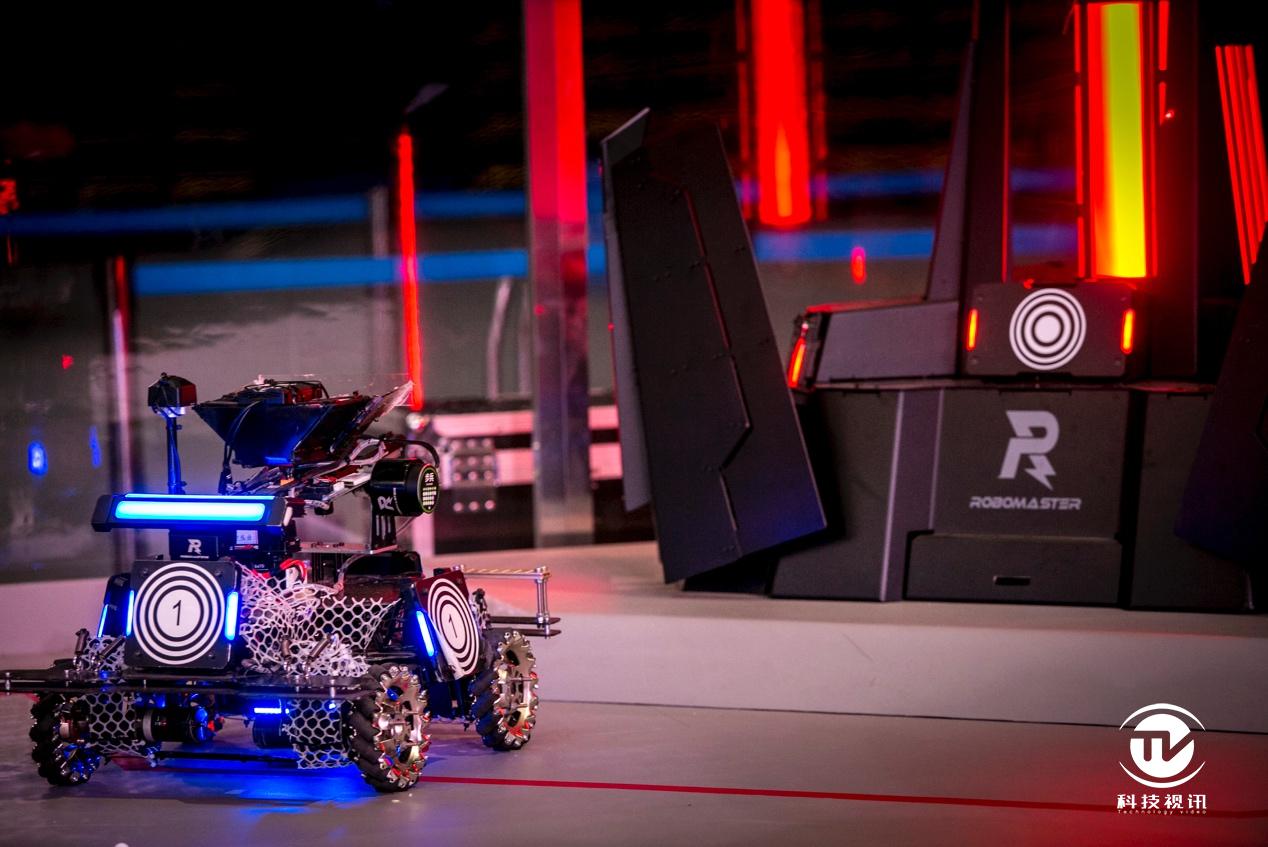RoboMaster2018机甲大师赛首场比赛打响，人工智能应用成亮点_首页_科技视讯